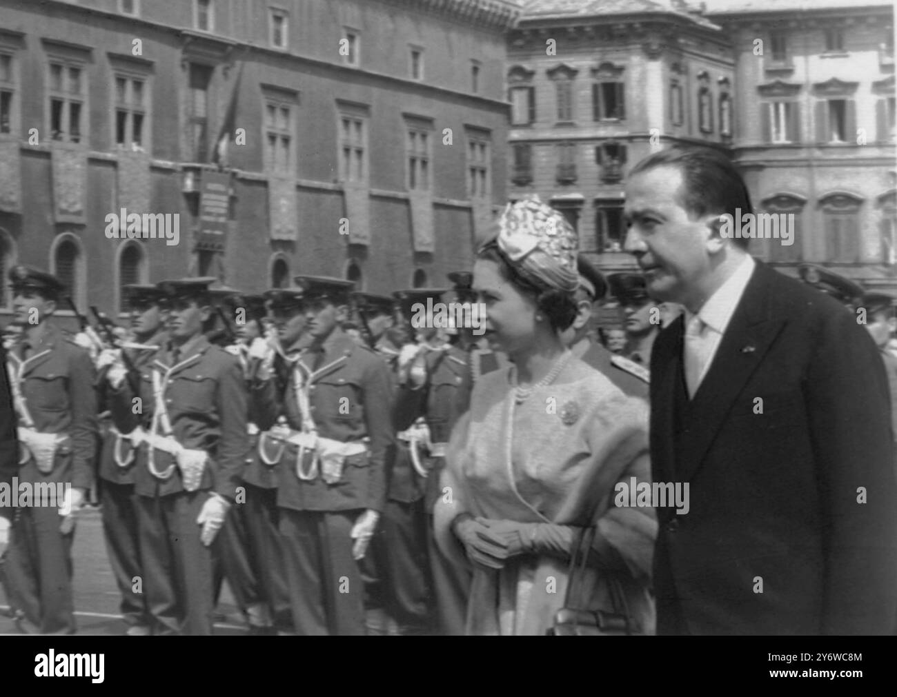QUEEN ELIZABETH II WITH SIGNO ANDREOTTI IN ROME 3 MAY 1961 Stock Photo ...
