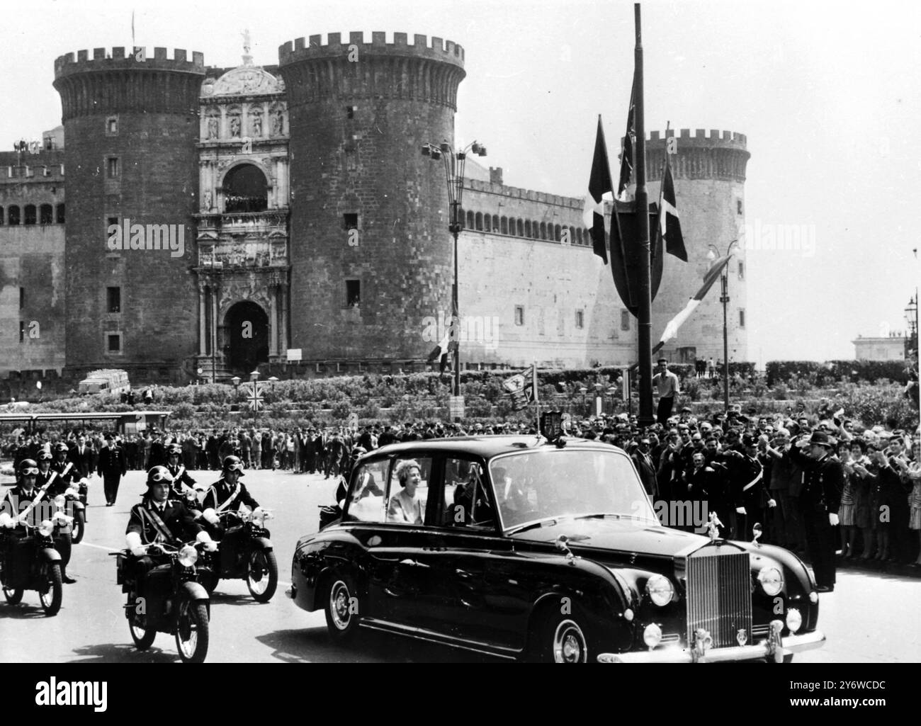 Queen elizabeth 1961 driving hi-res stock photography and images - Alamy