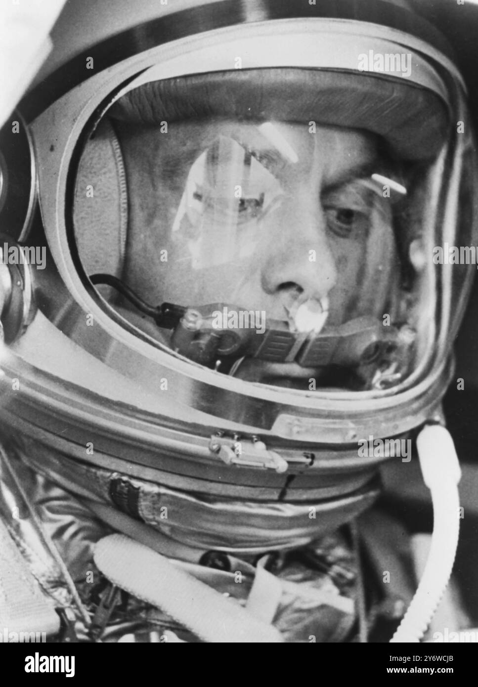 AMERICAN ASTRONAUT ALAN SHEPARD WEARING A SPACE SUIT 28 APRIL 1961 ...