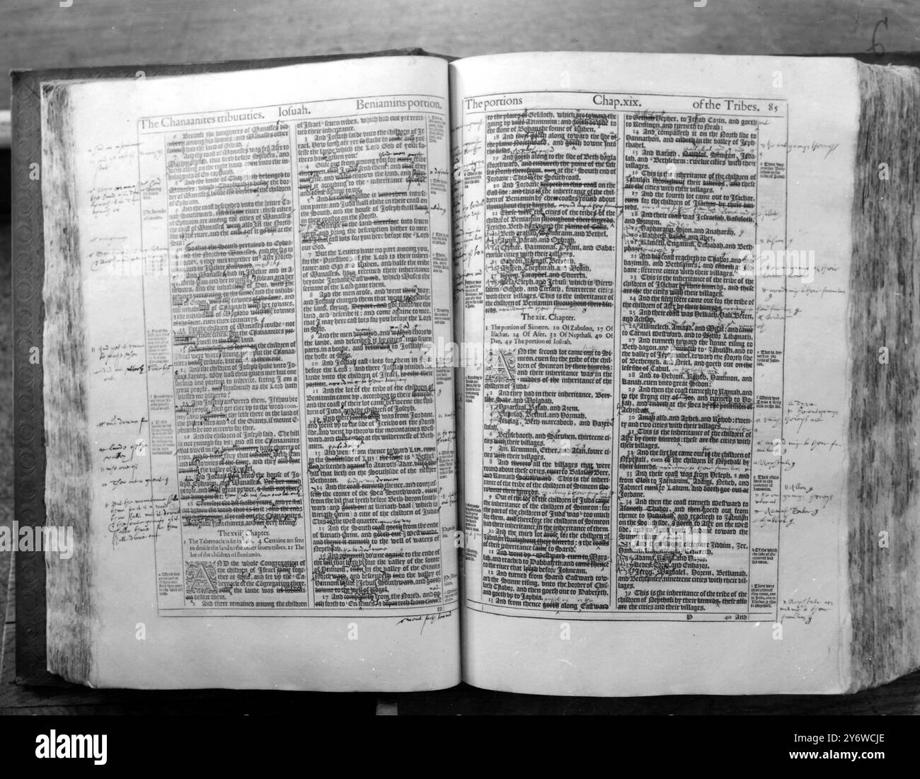 BIBLE AUTHORISED VERSION MARGINAL NOTES 28 APRIL 1961 Stock Photo - Alamy