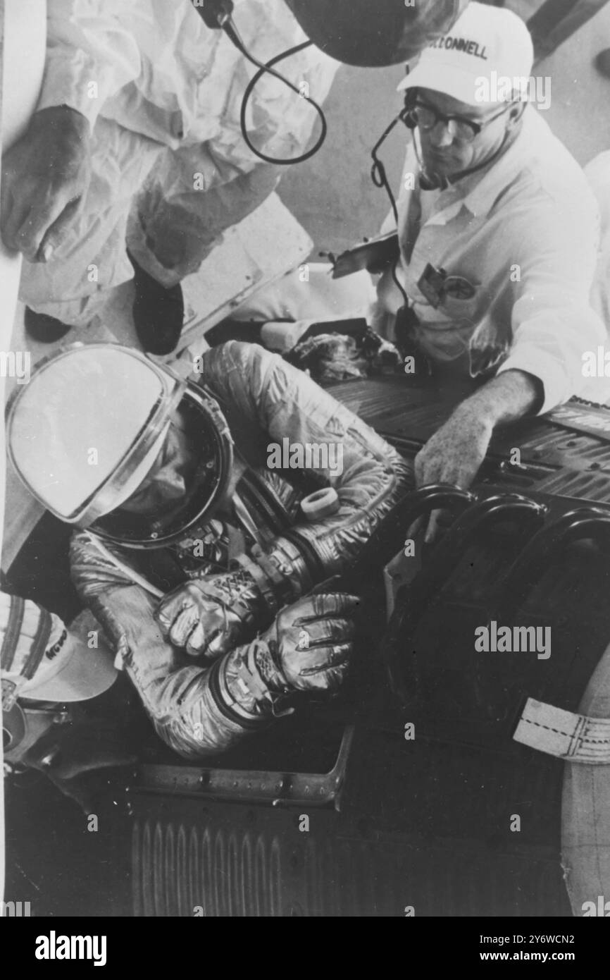 AMERICAN ASTRONAUT ALAN SHEPARD IN SPACE SUIT 29 APRIL 1961 Stock Photo ...