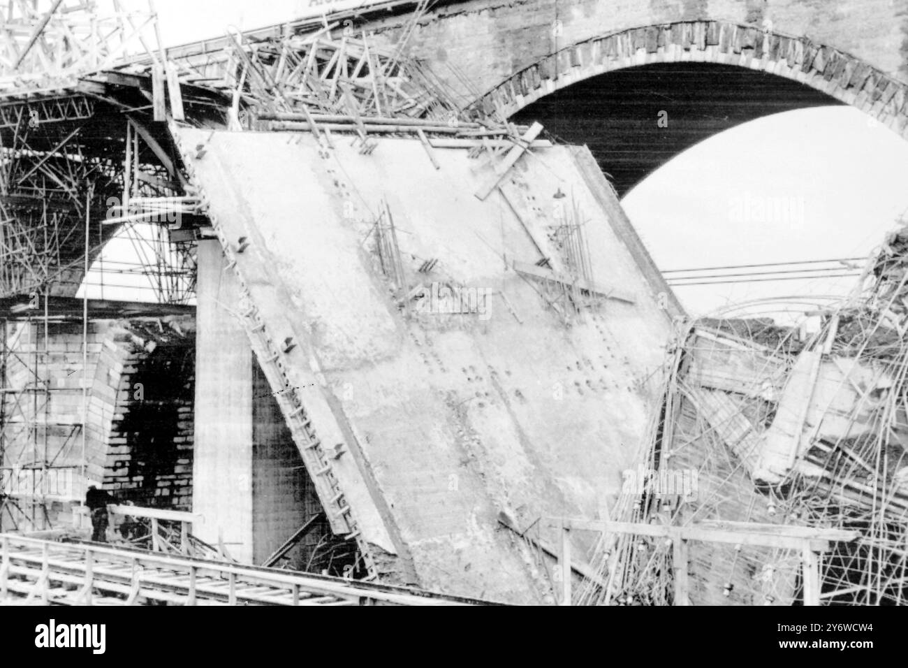 BRIDGES AUTOBAHN BRIDGE COLLAPSES LIMBERG 27 APRIL 1961 Stock Photo - Alamy
