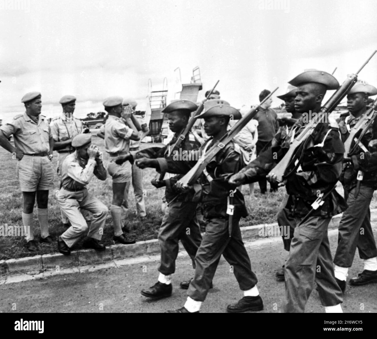 SWEDISH AND IRISH UN OFFICERS TAKE PICTURES OF KATANGA GUARD SOLDIERS ...
