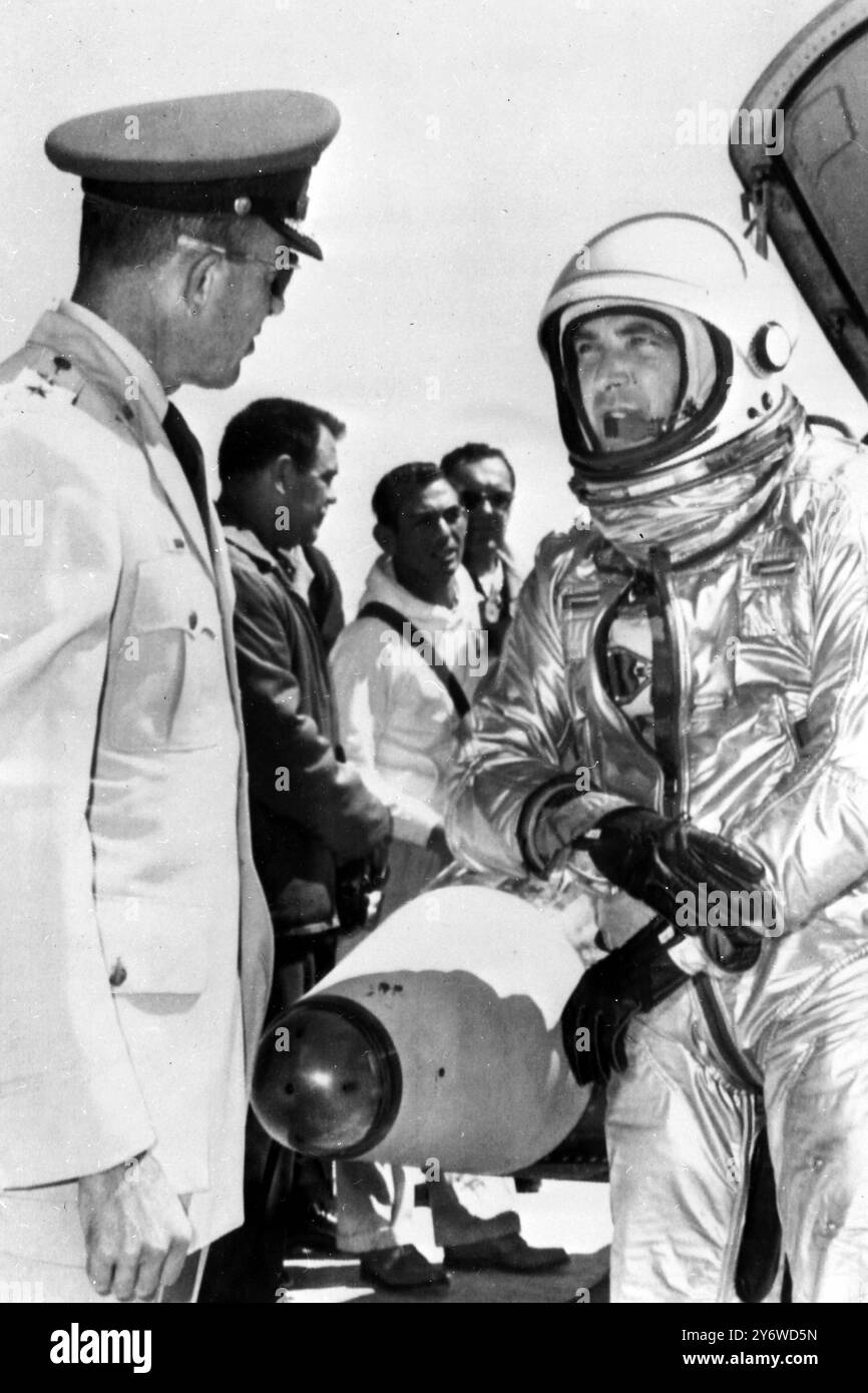 MAJOR ROBERT WHITE AFTER VISITING THE EDGE OF SPACE 23 APRIL 1961 Stock ...