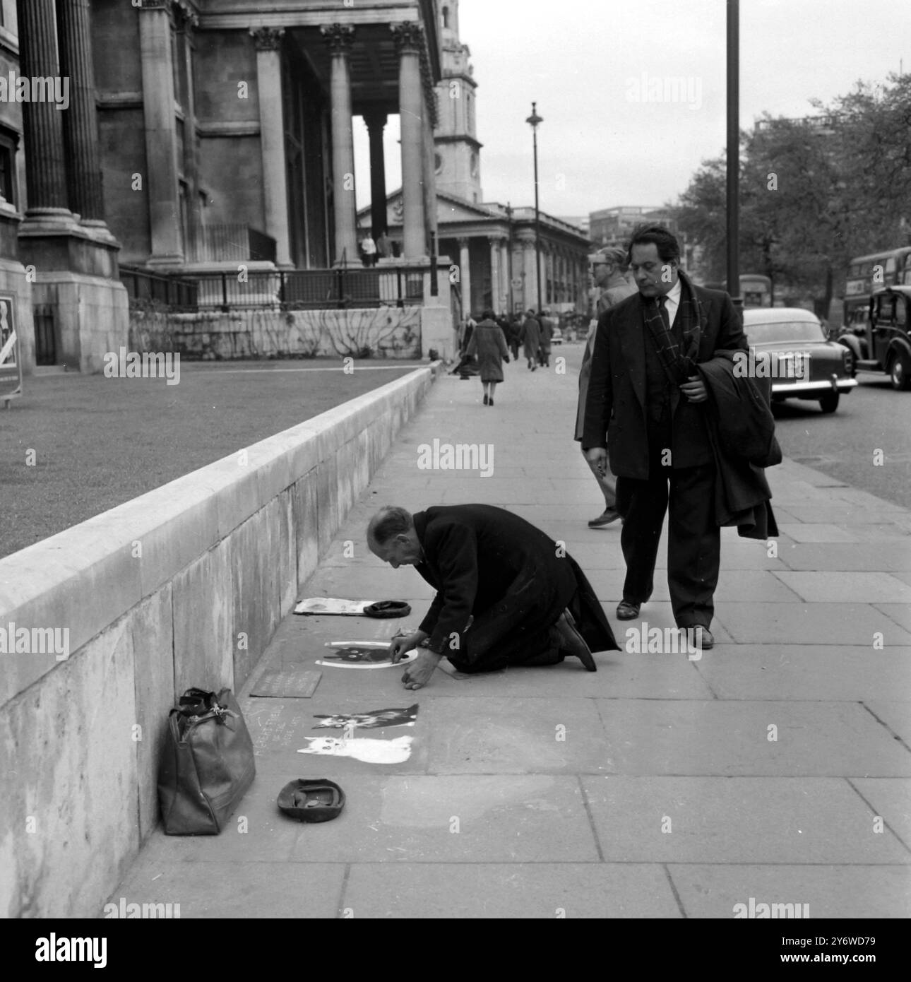 PIETRO ANNIGONI - THE ART WORLD IN LONDON / 25 APRIL 1961 Stock Photo ...
