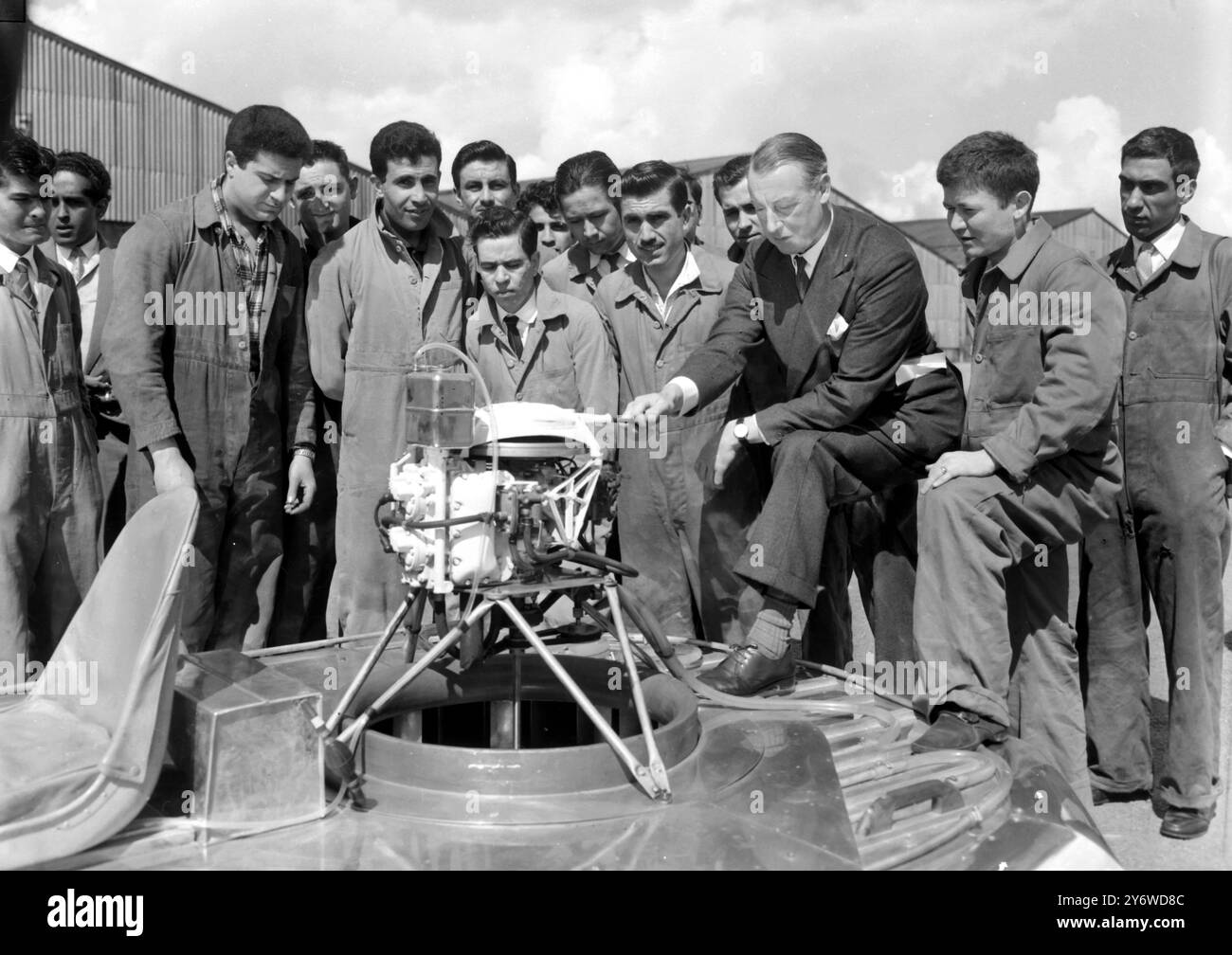 HOVERCRAFT ROBERTSON STARTS ENGINE 24 APRIL 1961 Stock Photo - Alamy