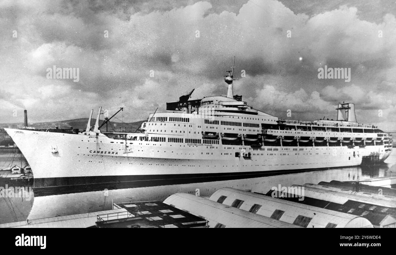 SHIPS CANBERRA 22 APRIL 1961 Stock Photo - Alamy