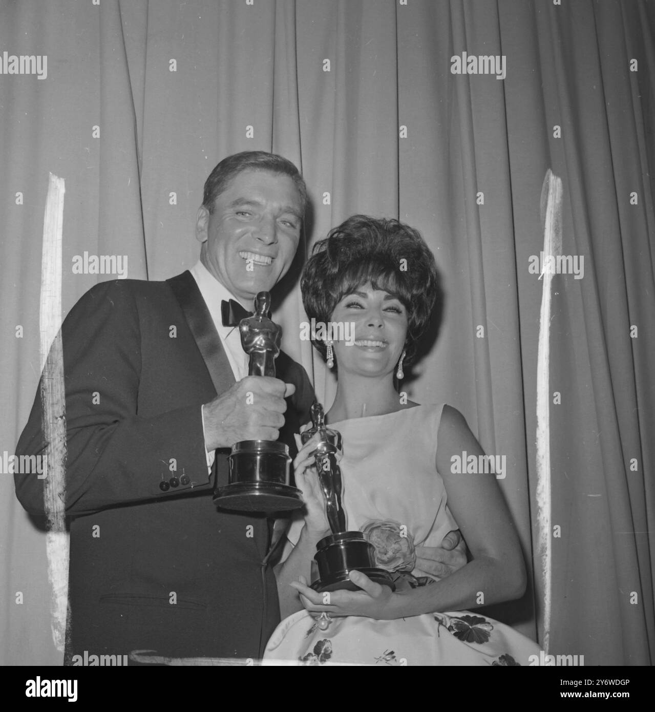 BURT LANCASTER WITH ELIZABETH TAYLOR - OSCAR WINNERS / 21 APRIL 1961 ...