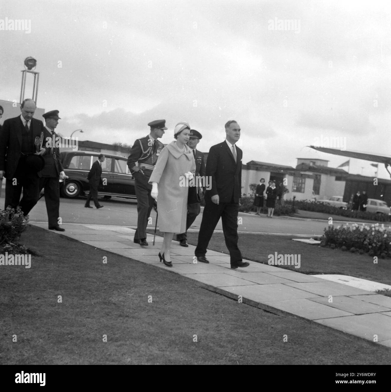 QUEEN ELIZABETH II AND PRINCE PHILIP WALKING TO PLANE AT LONDON AIRPORT ...