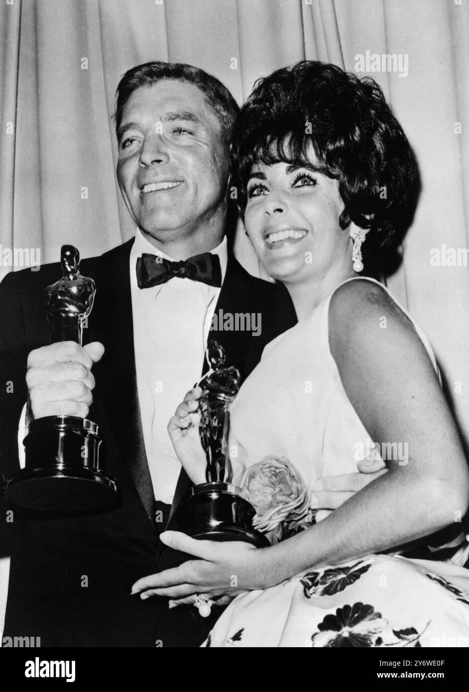 18 APRIL 1961 BURT LANCASTER AND ELIZABETH TAYLOR WIN THE OSCARS FOR ...