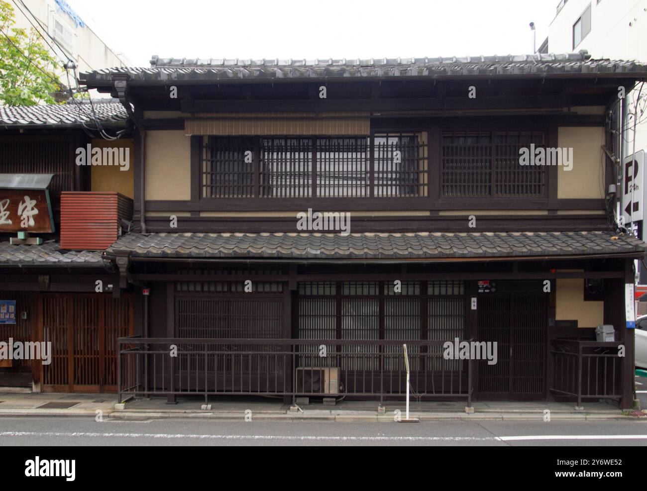 "Kyomachiya". Traditional Japanese housing in the city of Kyoto Stock ...