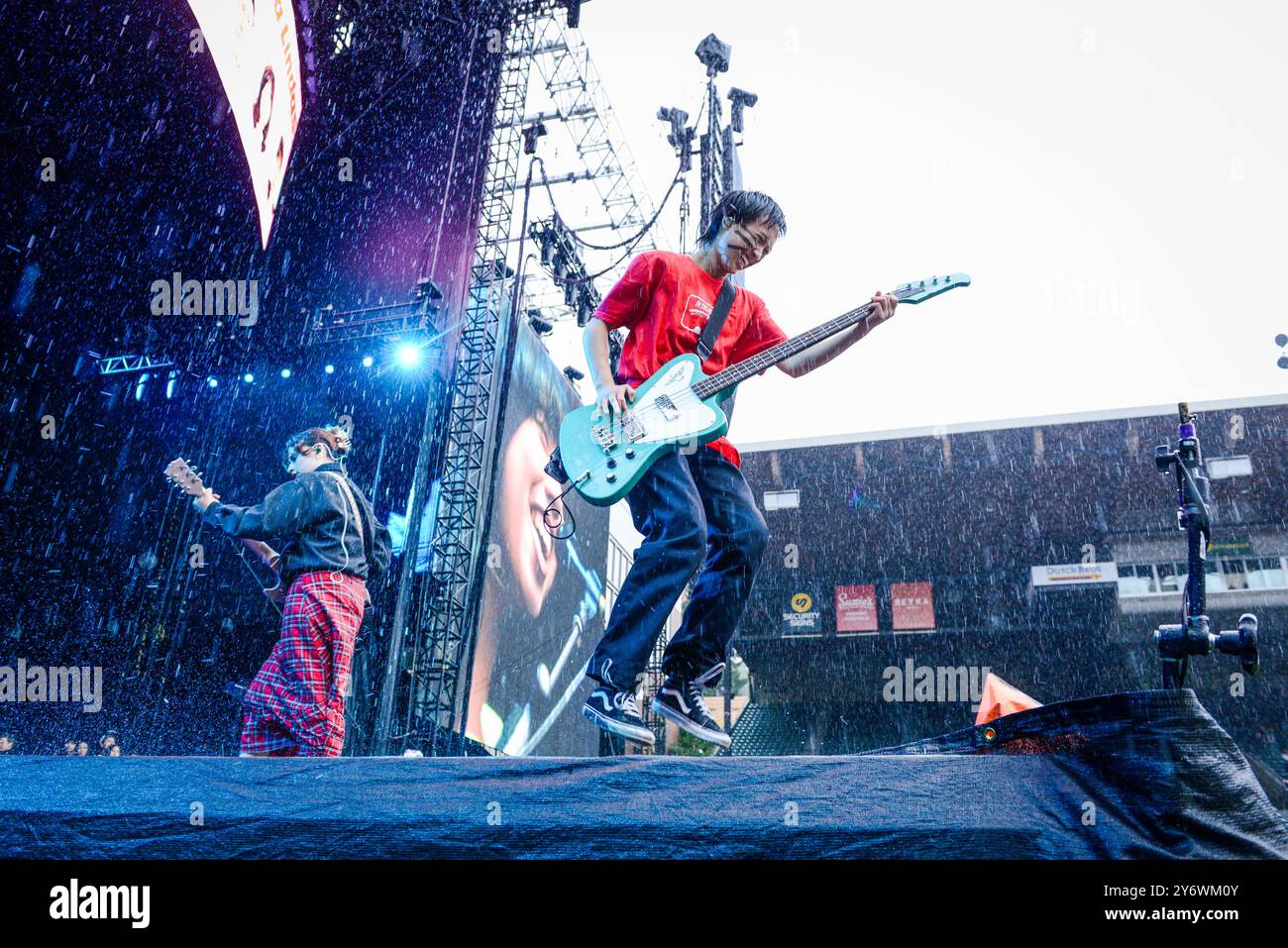 Asian american female bassist hi-res stock photography and images - Alamy