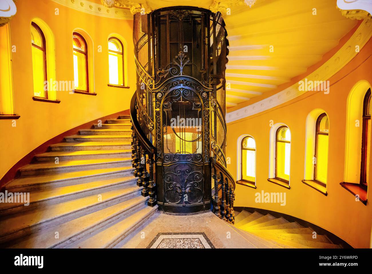 Elevator gates hi-res stock photography and images - Alamy