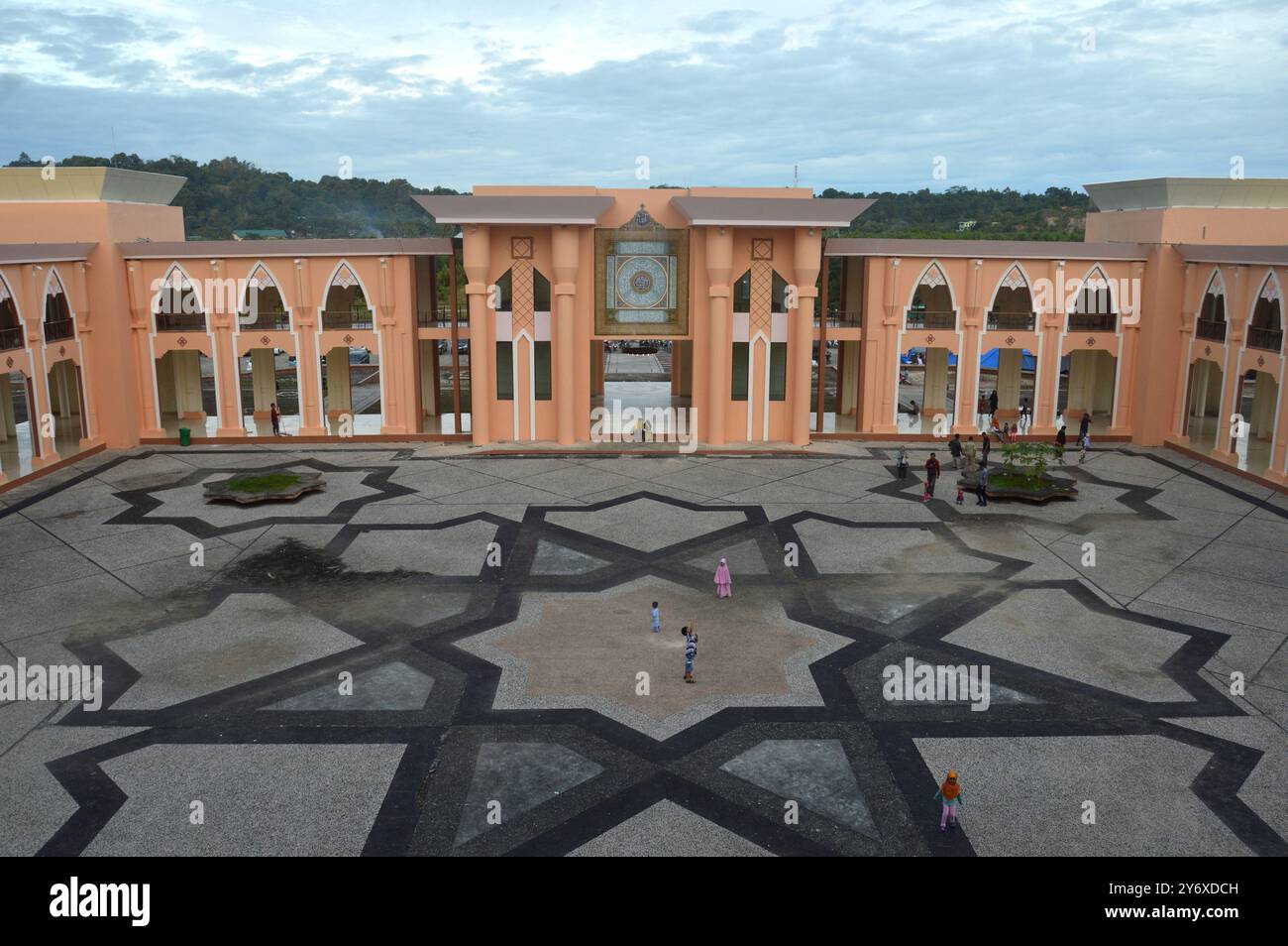 Mosque Baitul Izzah Tarakan, Indonesia Stock Photo - Alamy