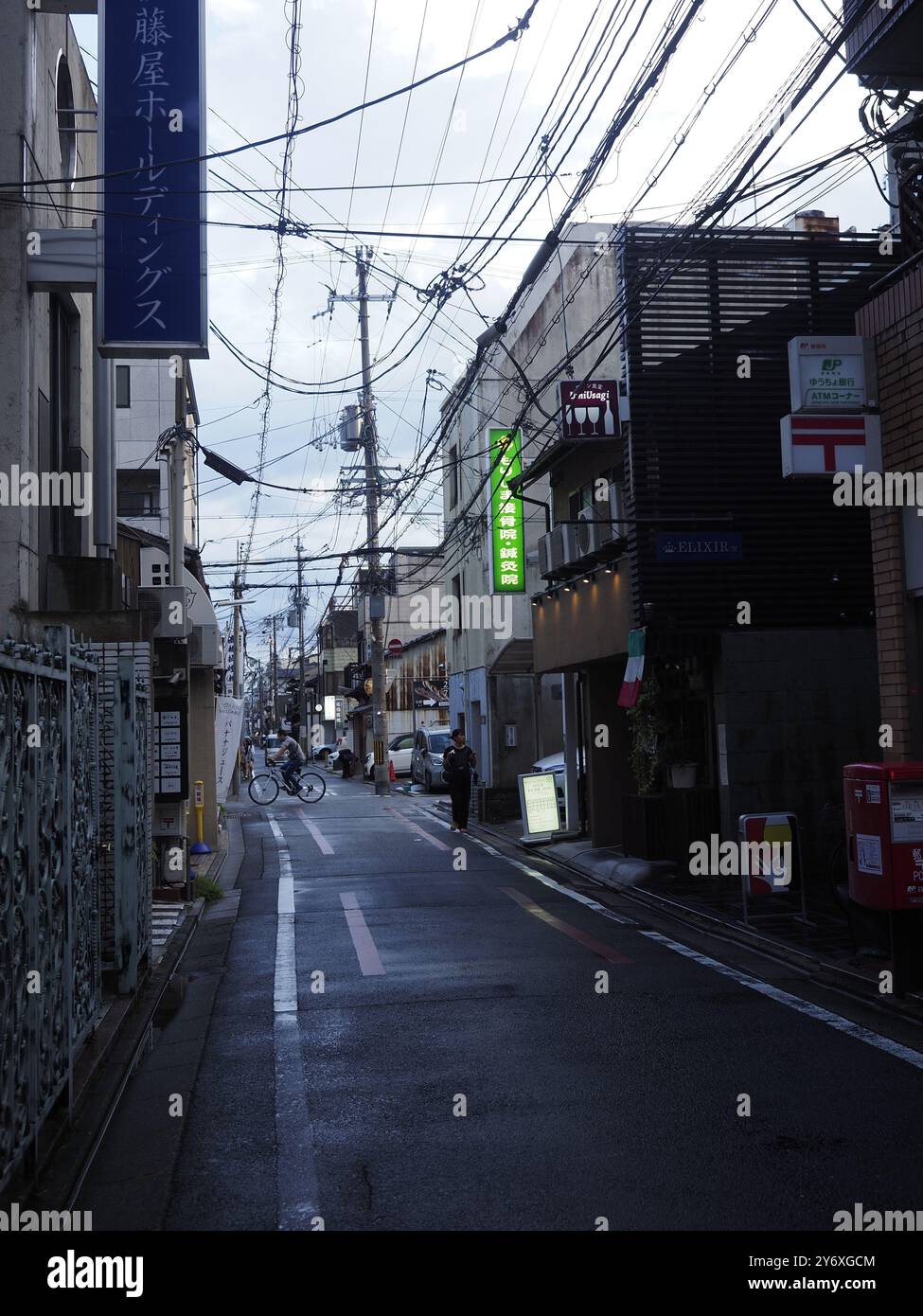 Random picturesque walkway and streets of Tokyo Stock Photo - Alamy