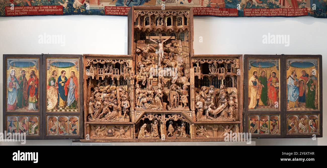 Altarpiece of the Passion and Childhood of Christ, Hutch (central structure), Christ carrying ...