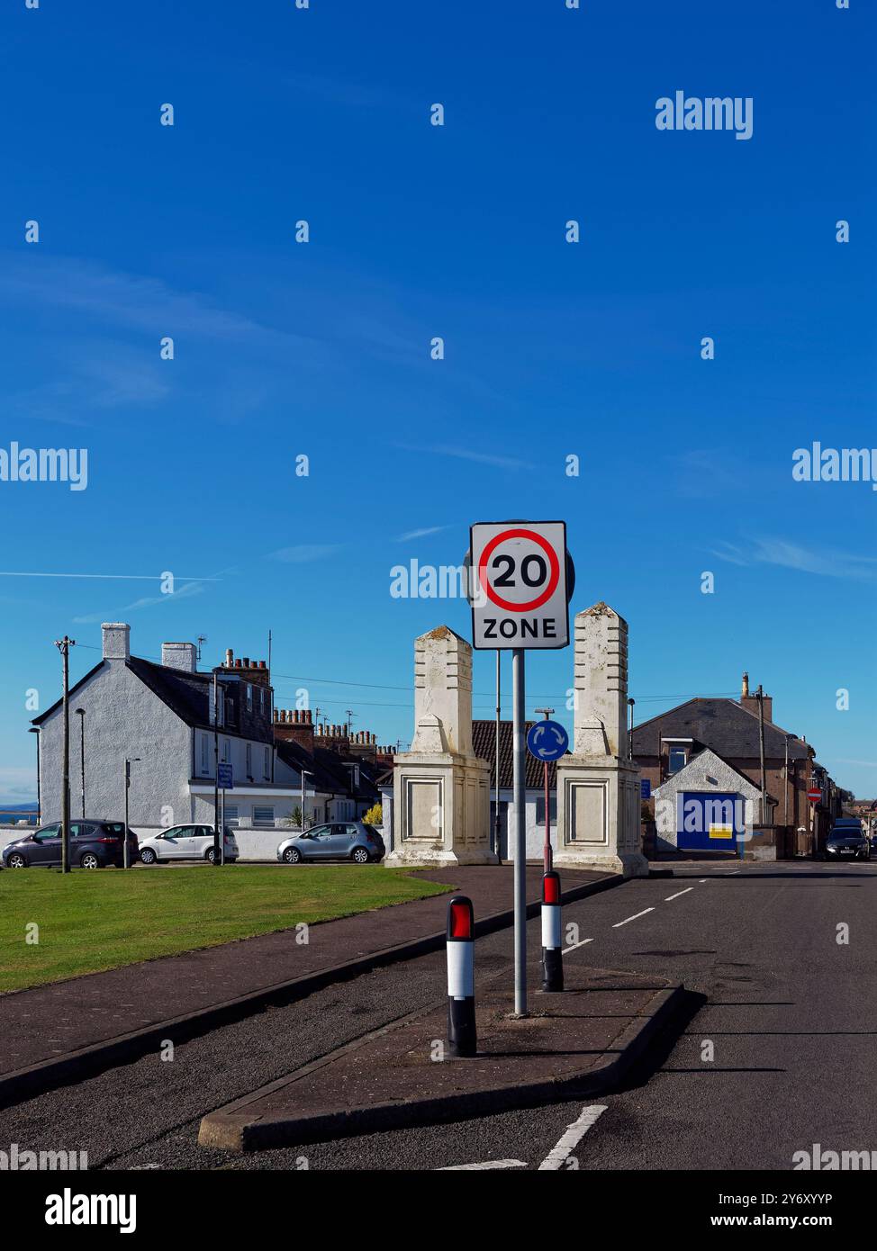 Speed warning signage at the entrance and exit to Victoria Park in ...