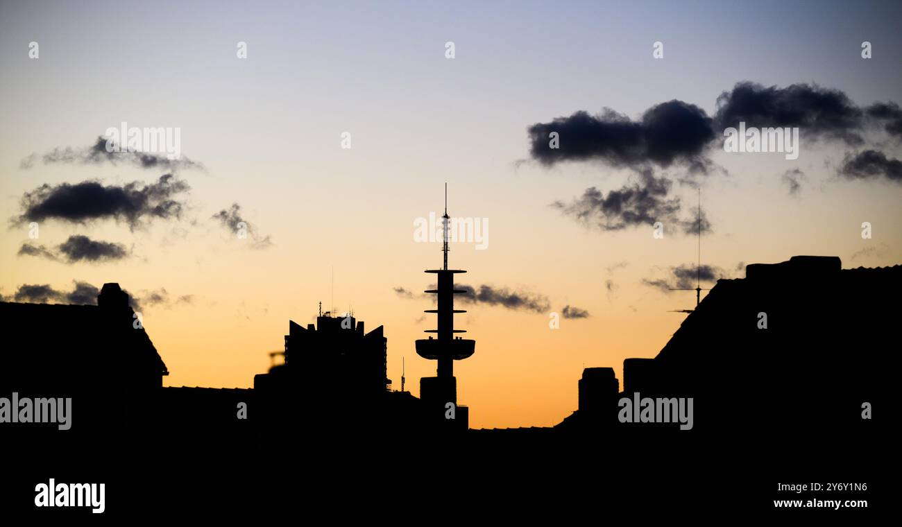 Hanover, Germany. 27th Sep, 2024. The silhouette of the "Telemoritz ...