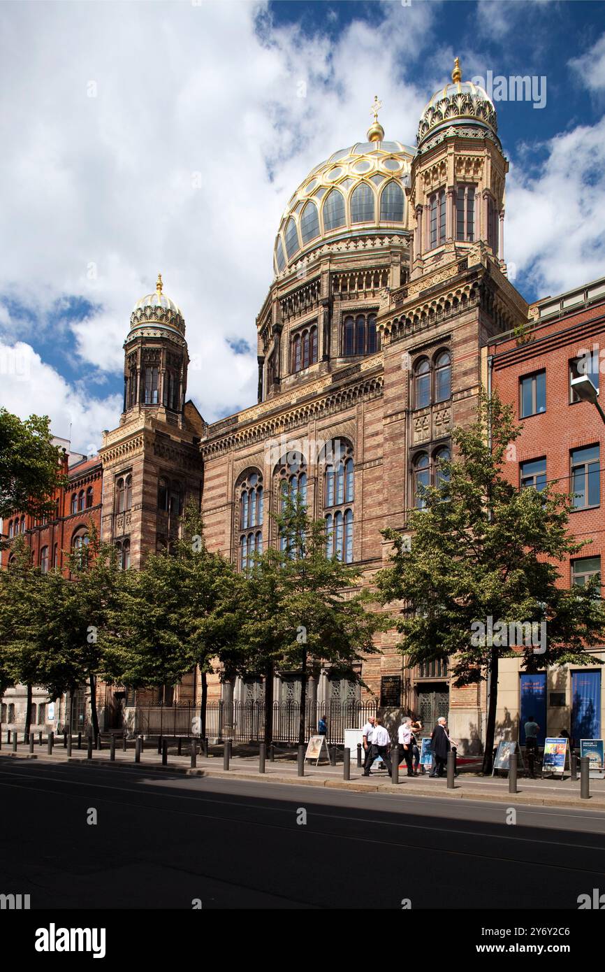 The New Synagogue on Oranienburger Strasse features a stunning dome and ...