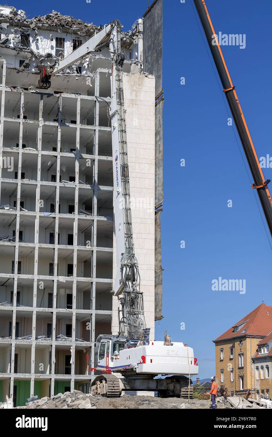 View on a white crawler excavator Liebherr R 974 C demolishing an ...