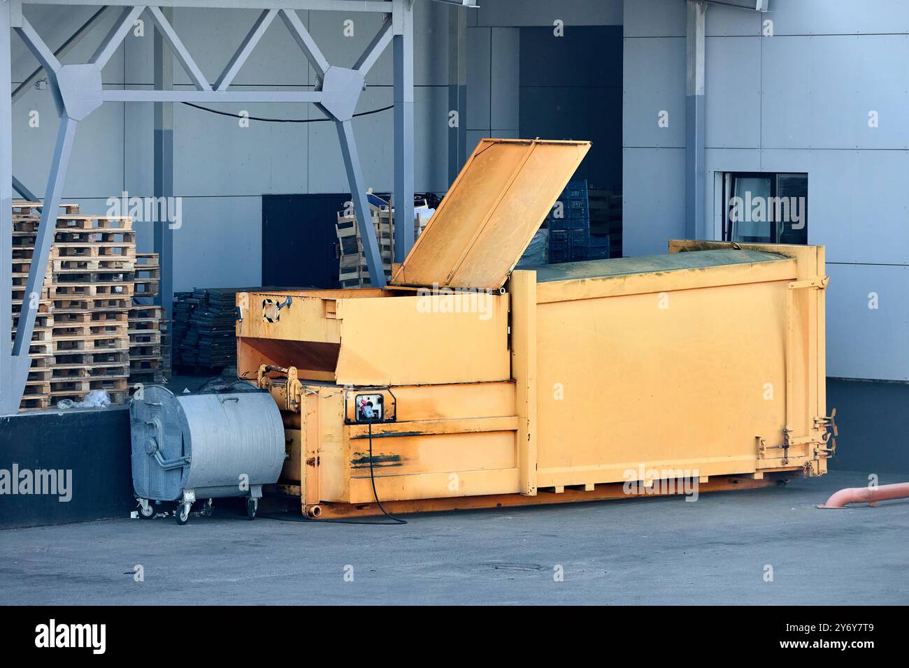 VERSATILE WASTE COMPACTORS FOR EFFICIENT WASTE MANAGEMENT. Press ...