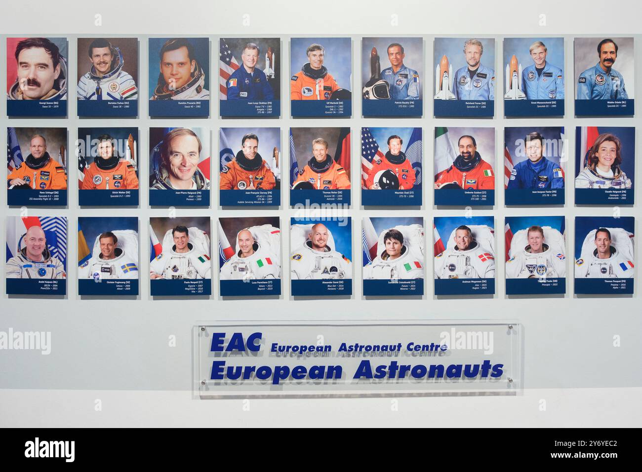 Opening of the LUNA lunar simulation facility. Photos of European ...