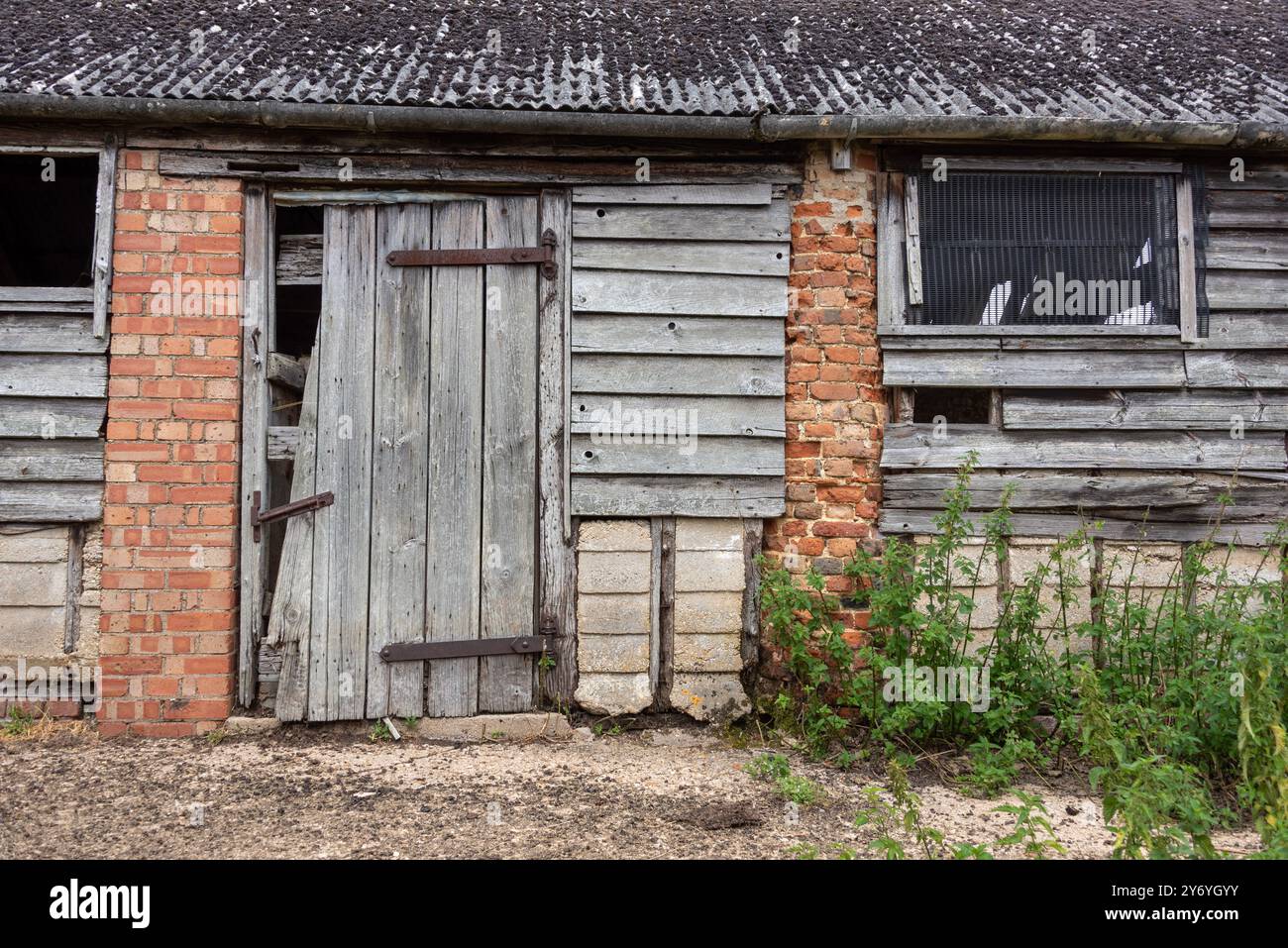 Old barn, Oxfordshire, UK Stock Photo - Alamy