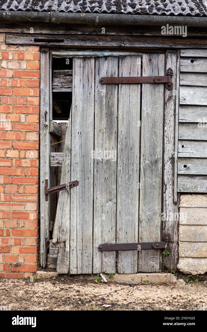 Old barn, Oxfordshire, UK Stock Photo - Alamy