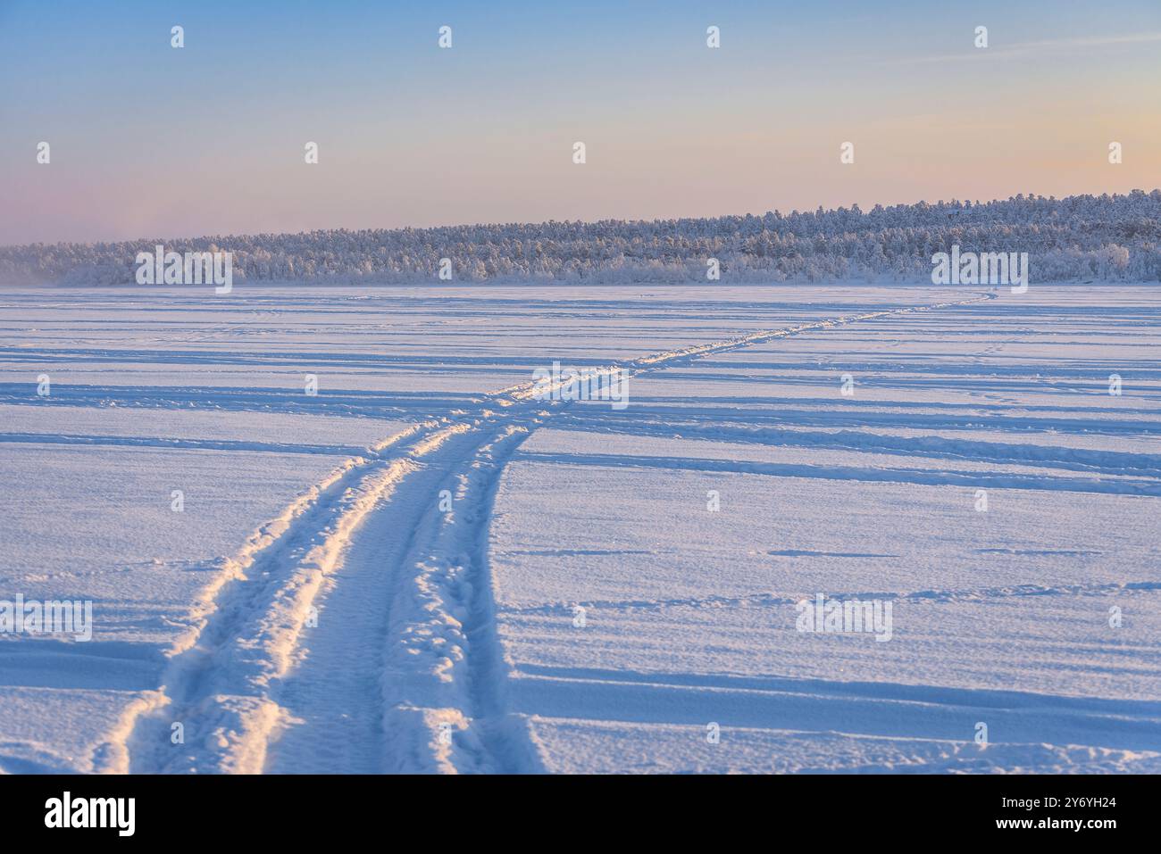 Frozen and snowy Lake Inari in winter, seen at sunset (Lapland, Finland ...