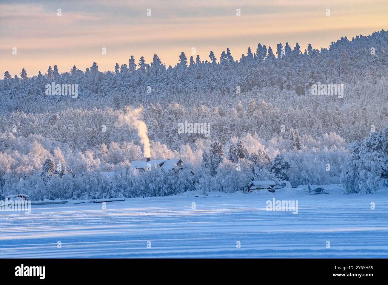 Lago de humo hi-res stock photography and images - Alamy