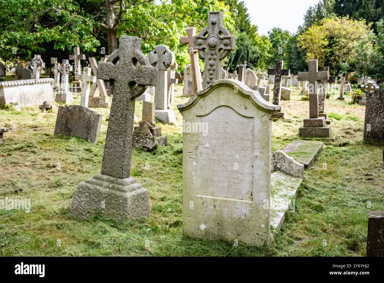 Grave of author Kenneth Grahame in Holywell Cemetery, Oxford Stock ...