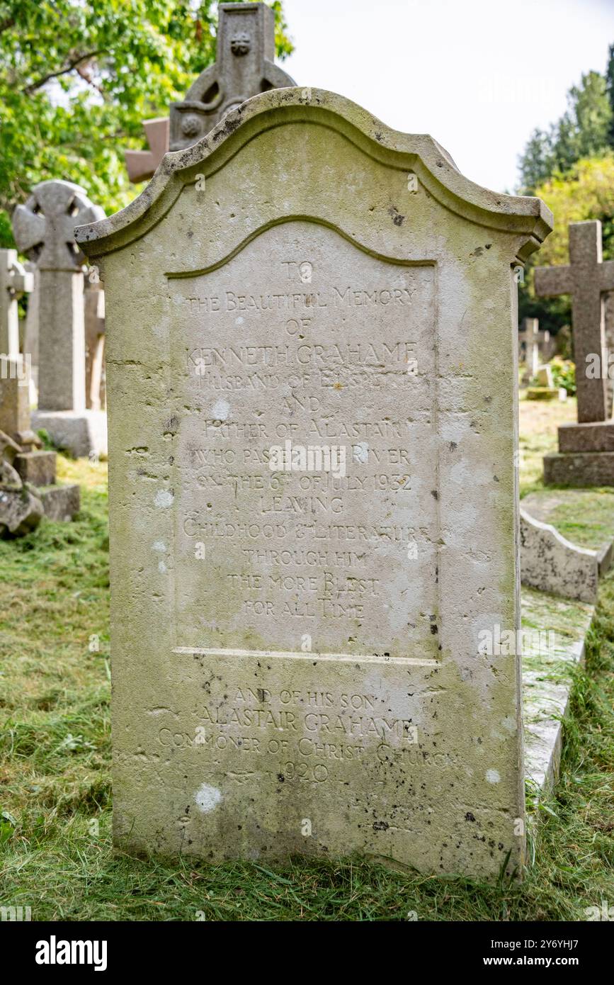 Grave of author Kenneth Grahame in Holywell Cemetery, Oxford Stock ...