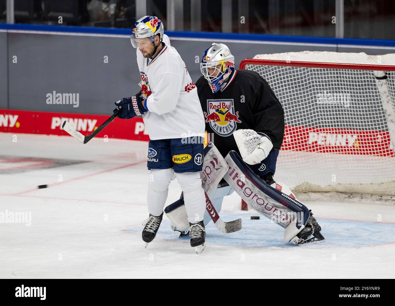 Muenchen, Deutschland. 27th Sep, 2024. Patrick Hager (EHC Red Bull ...