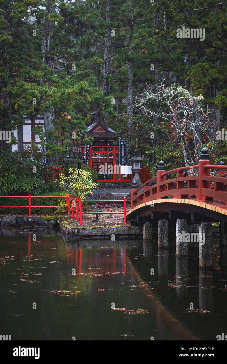 Quiet temple setting hi-res stock photography and images - Alamy