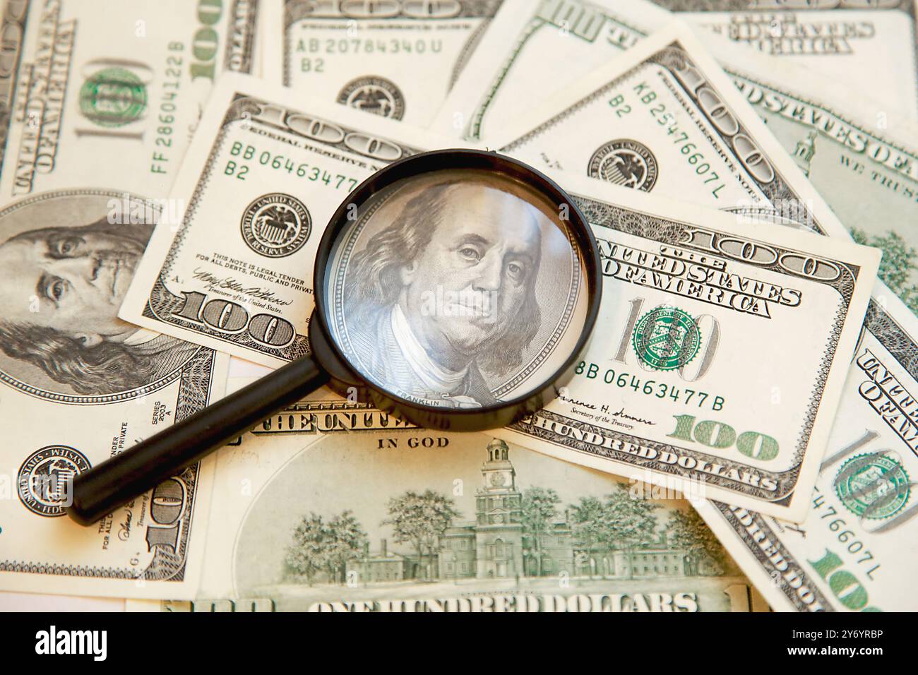 Verification of the authenticity of a hundred-dollar bill with an ...