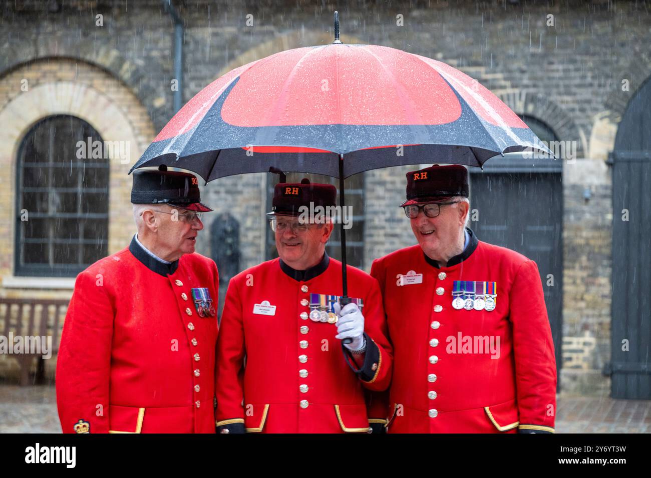 London, UK. 27 September 2024. Chelsea Pensioners (L) David Godwin ...