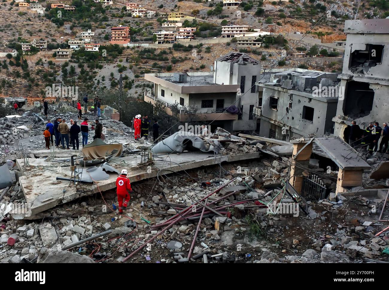 Three storey building collapsed hi-res stock photography and images - Alamy