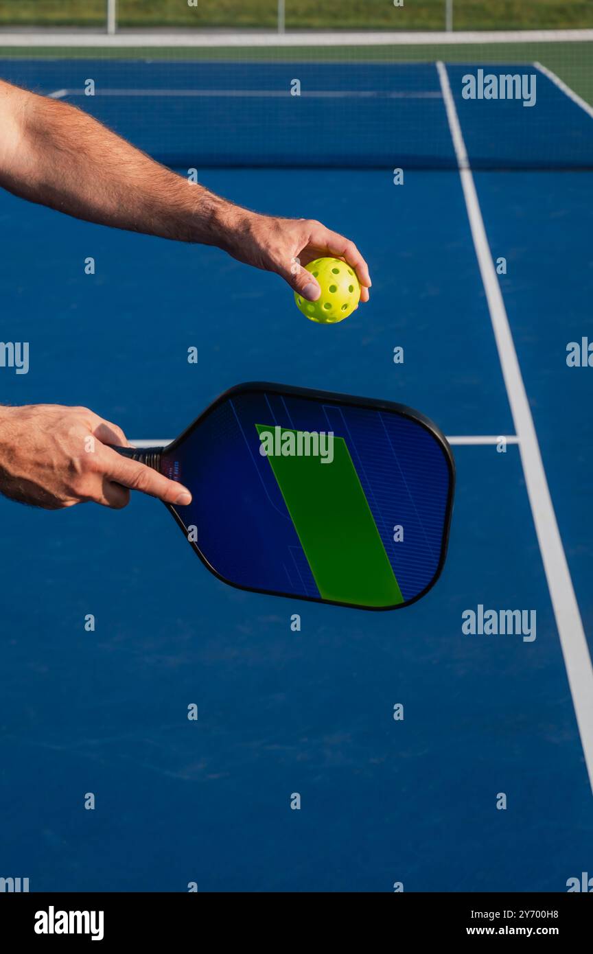 Pickleball paddle on court hi-res stock photography and images - Alamy