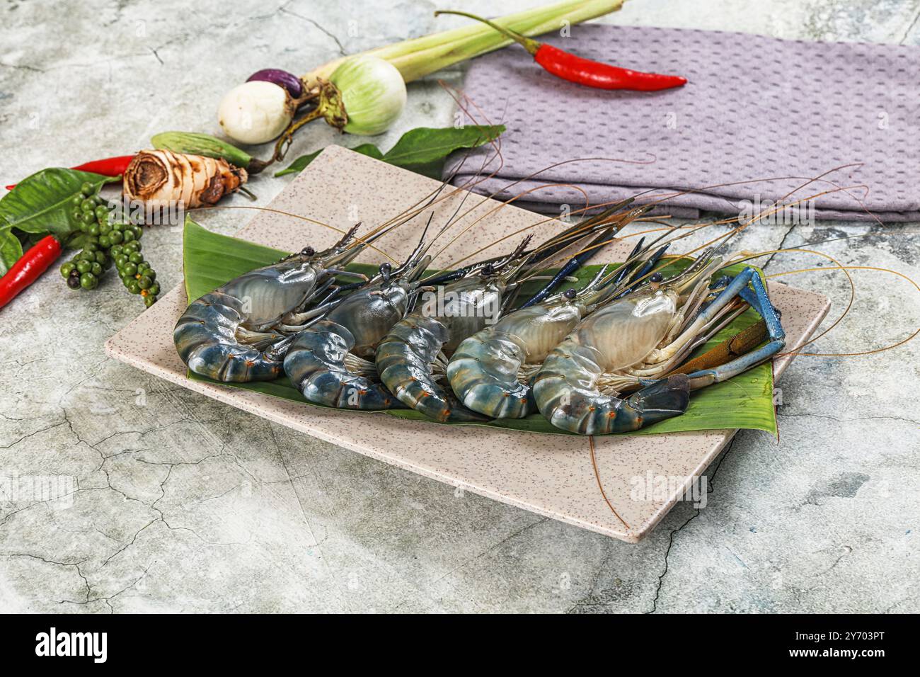 Raw blue river prawn in the plate for cooking Stock Photo - Alamy