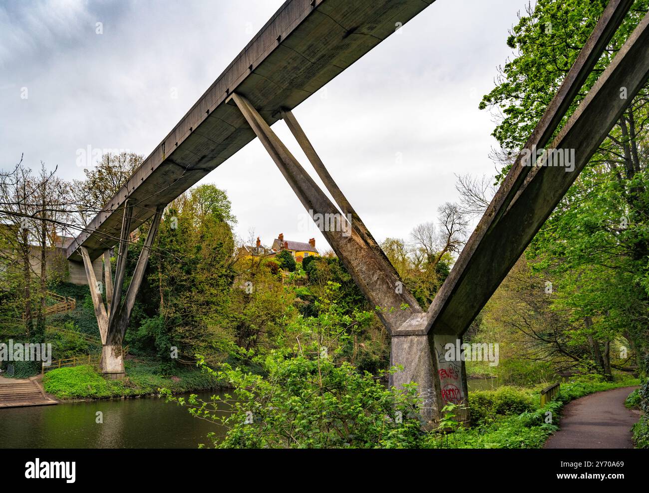 Designed by Ove Arup, Kingsgate Bridge (1963) is a reinforced concrete ...