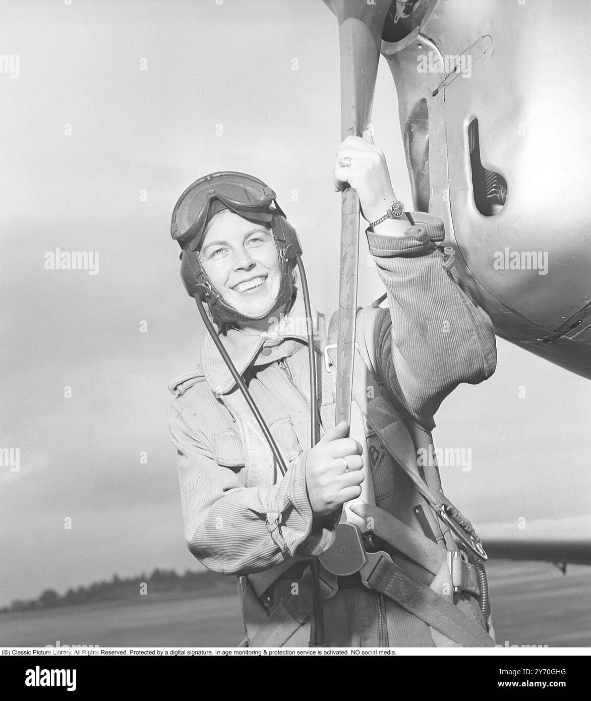 Female pilot in the 1940s. Rut Berggren from Sundsvall has taken her ...