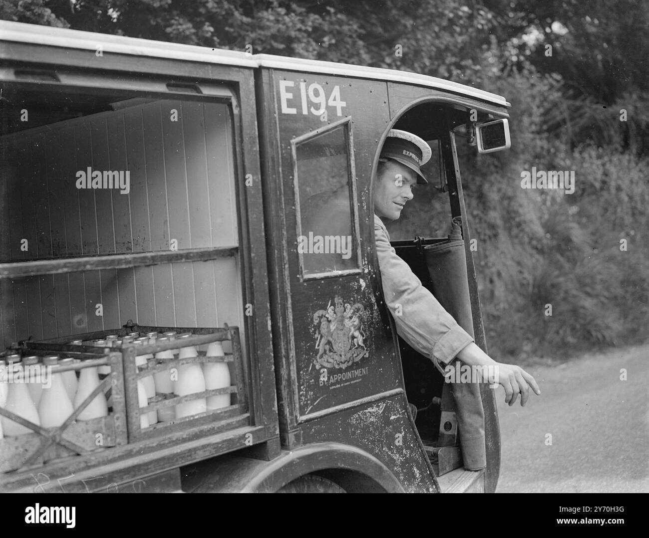 Milkman black and white hi-res stock photography and images - Alamy