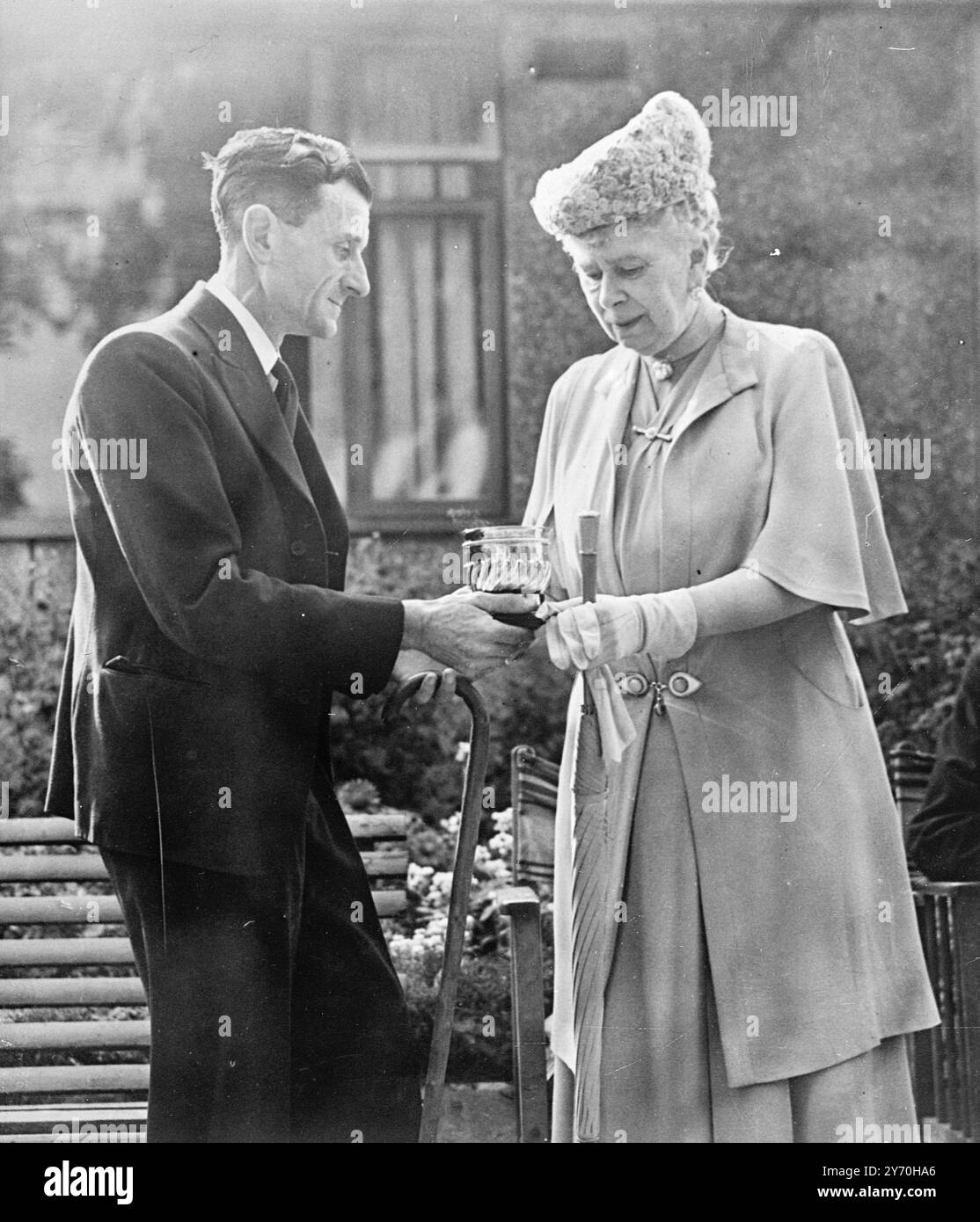 QUEEN MARY , UNHURT , CARRIES OUT ENGAGMENT AFTER VAR CRASH . Queen ...