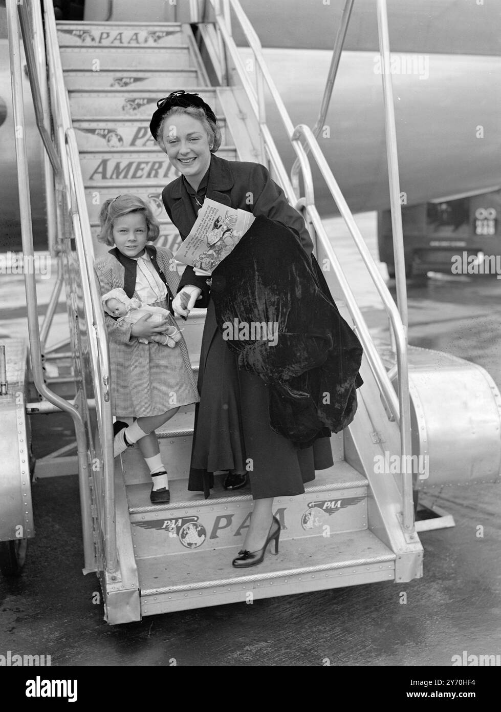 HAPPY HOLIDAYS Actress Virginia Field and her four-year-old daughter ...