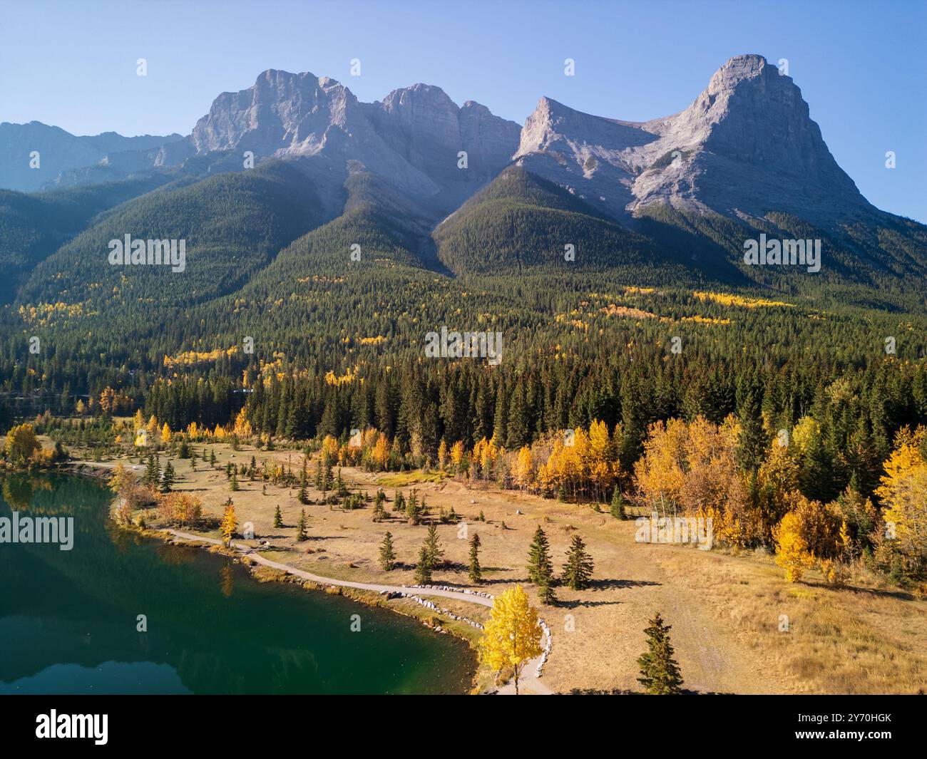 Aerial view of Canadian Rockies Autumn scenery in Quarry Lake, Canmore ...