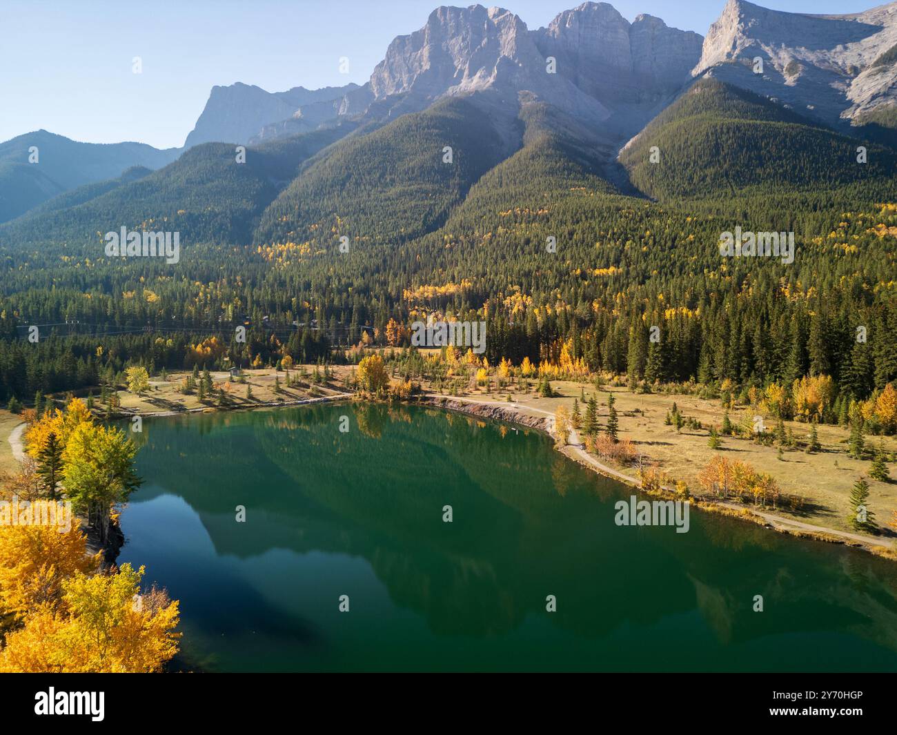 Aerial view of Canadian Rockies Autumn scenery in Quarry Lake, Canmore ...