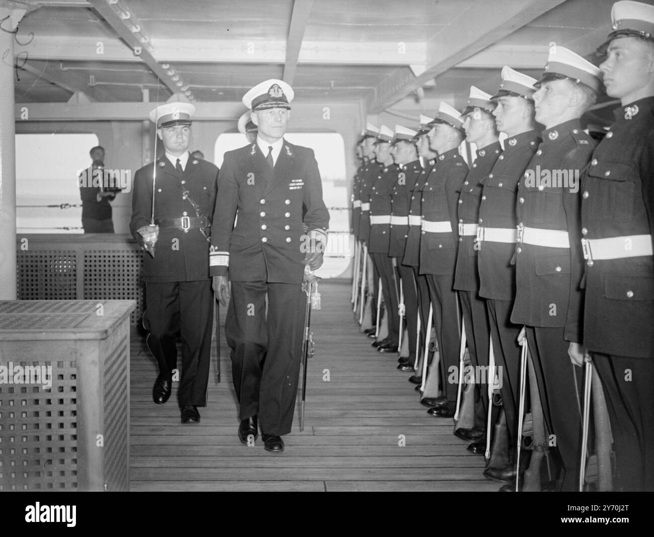 French navy uniform hi-res stock photography and images - Alamy