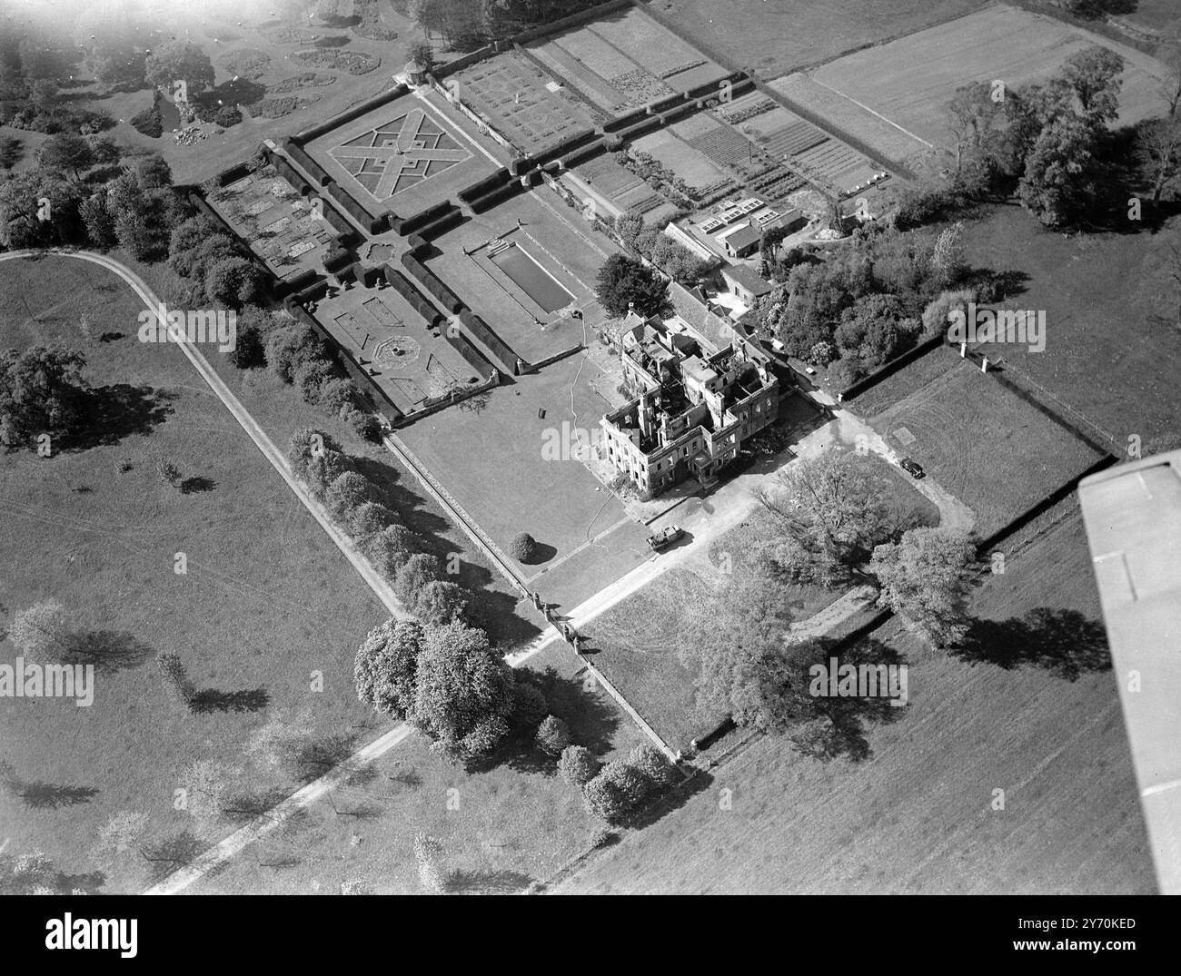Mansion fire 1940 hi-res stock photography and images - Alamy