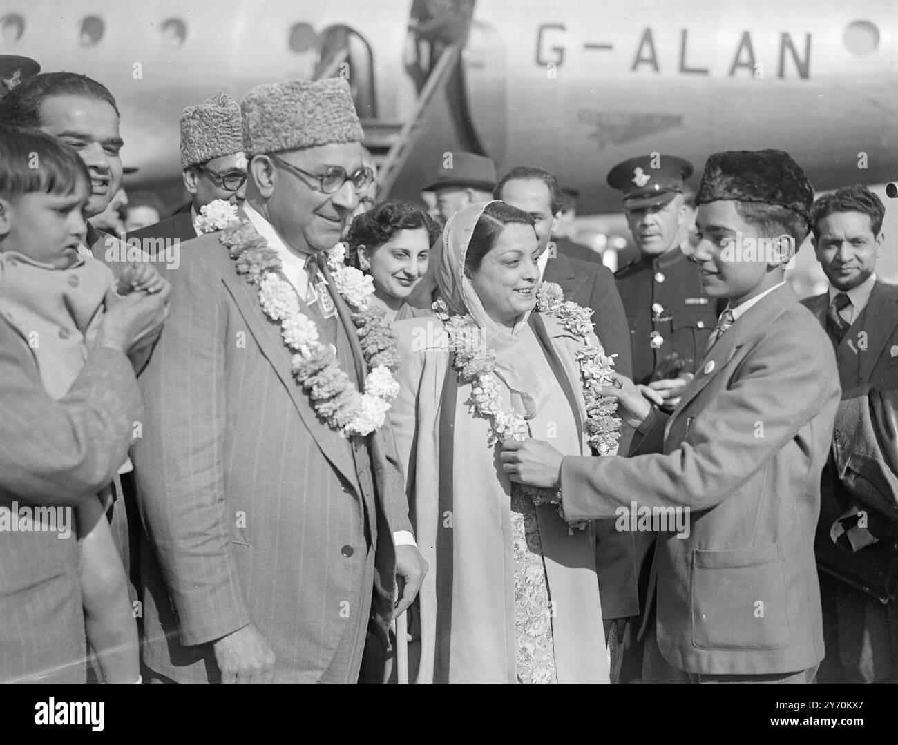 GARLAND OF WELCOME FOR PAKISTAN PRIME MINSTER'S WIFE Begum LIAQAT ALI ...
