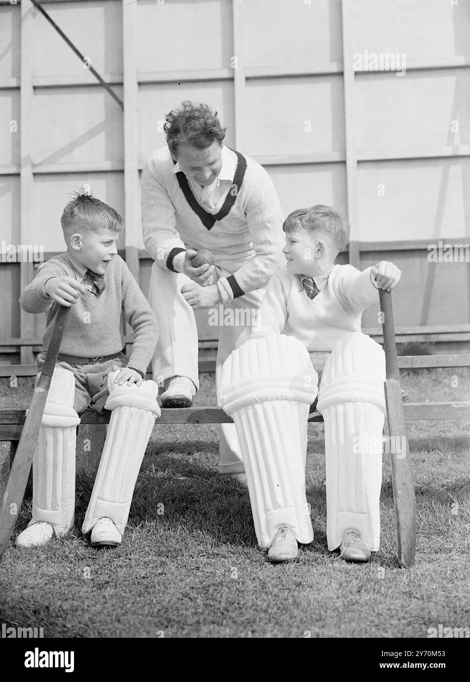 DOING A GOOD ' TURN ' Secrets of how to make a cricket ball do things ...